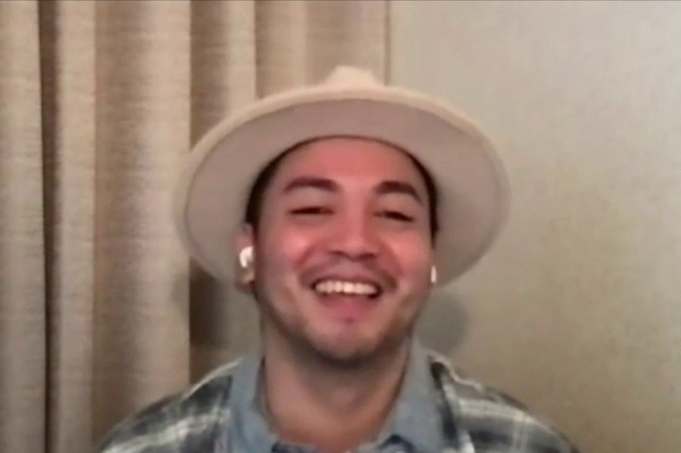 Pinoy singer pinabilib ang mga hurado sa singing contest sa Amerika ...