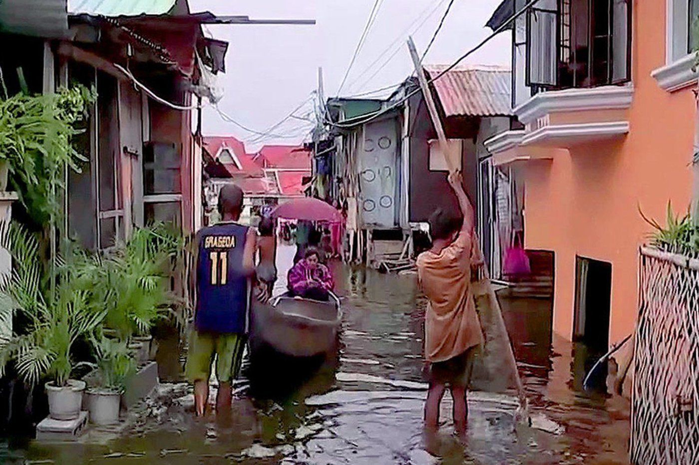 Flooding forces class suspensions in Pampanga | ABS-CBN News
