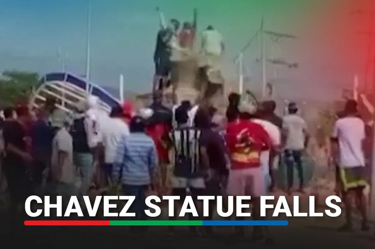 Protesters topple Chavez statue in Venezuela | ABS-CBN News