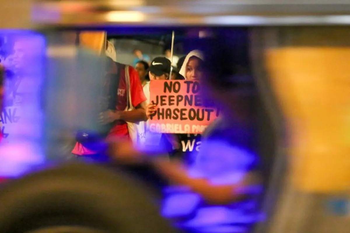 Unconsolidated jeepneys to be considered 'colorum' after April 30 ...