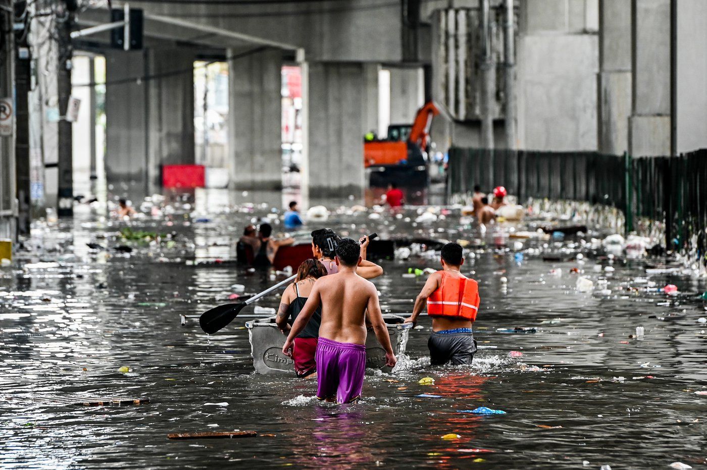 Sandamakmak na basura iniwan ng matinding pagbaha sa Maynila | ABS-CBN News