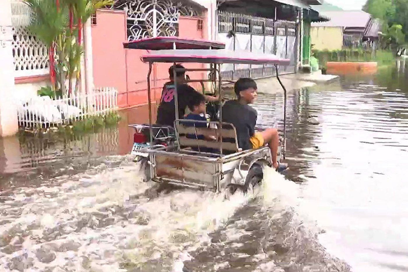 9 bayan sa Bulacan lubog pa rin sa baha | ABS-CBN News