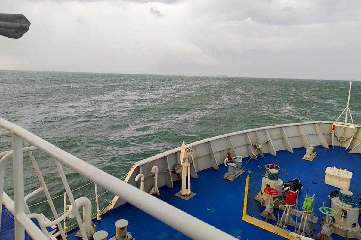 Langis nagsisimula nang tumagas sa lumubog na oil tanker sa Bataan ... Langis nagsisimula nang tumagas sa lumubog na oil tanker sa Bataan ...