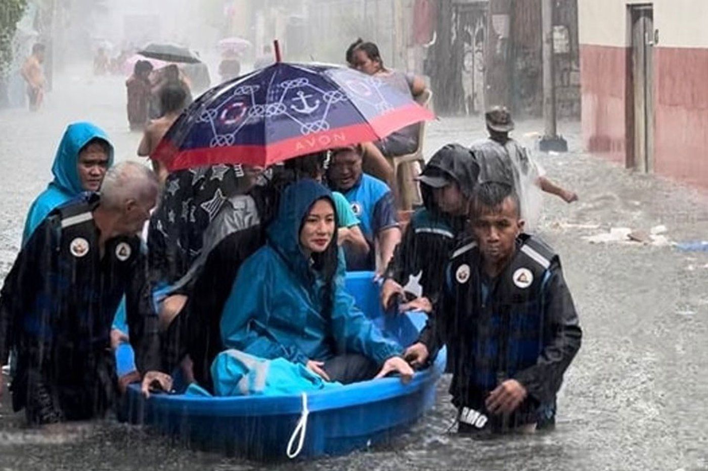 'Trabaho lang': Malabon Mayor Sandoval dinepensahan ang 'photo op' sa ...