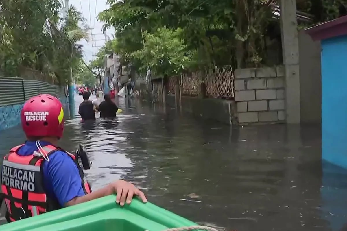 Meycauayan, Bulacan submerged in flood after torrential rains | ABS-CBN News