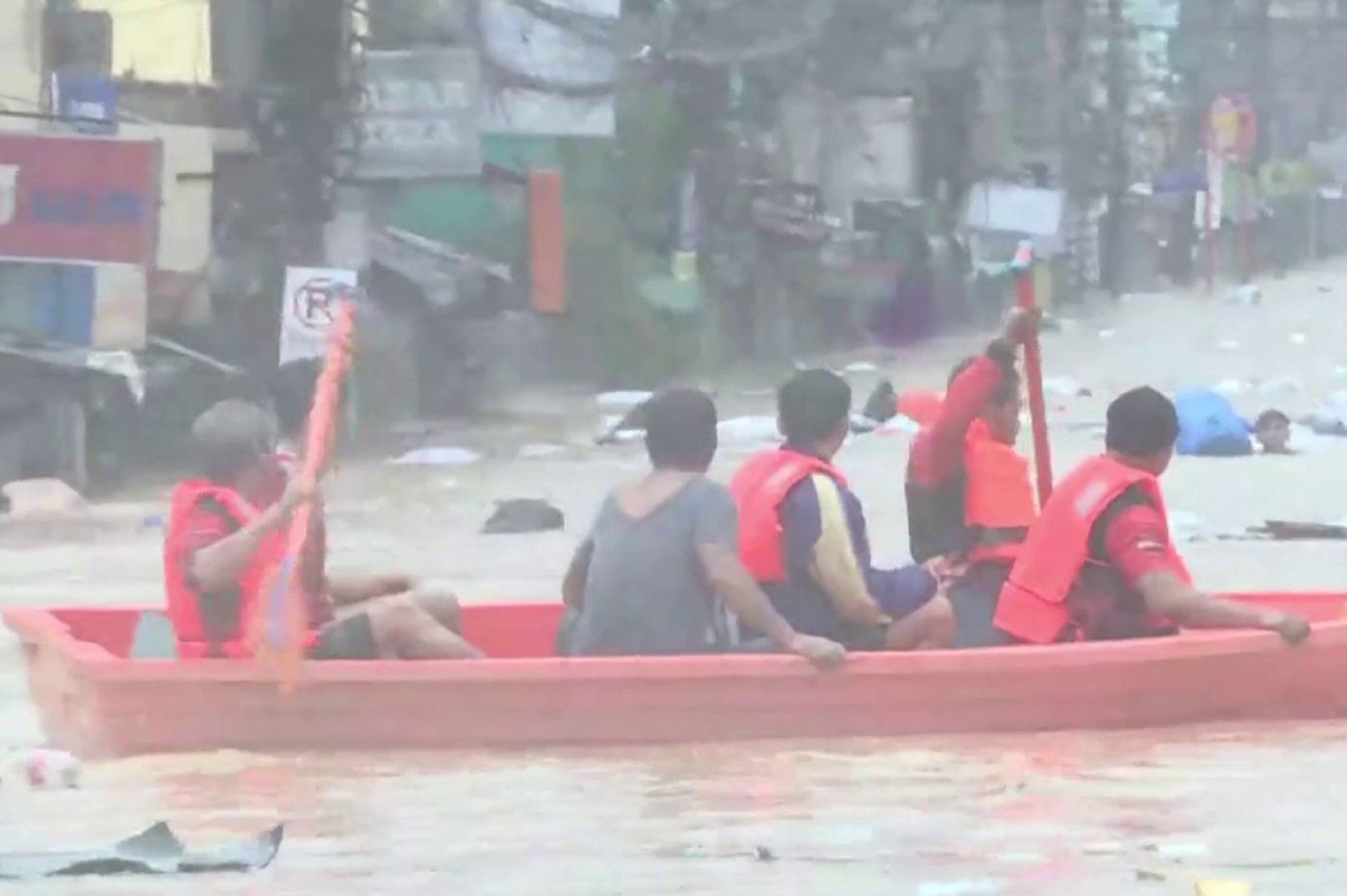 Lebel ng Marikina River lampas na ng 20 metro; maraming lugar sa Marikina City binaha | ABS-CBN News