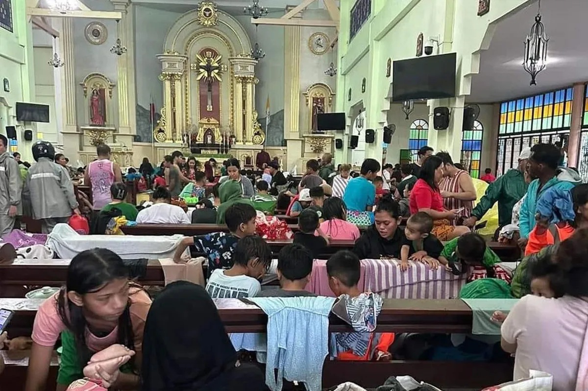 Ilang simbahan, nagsilbing evacuation center para sa mga nabaha | ABS ...