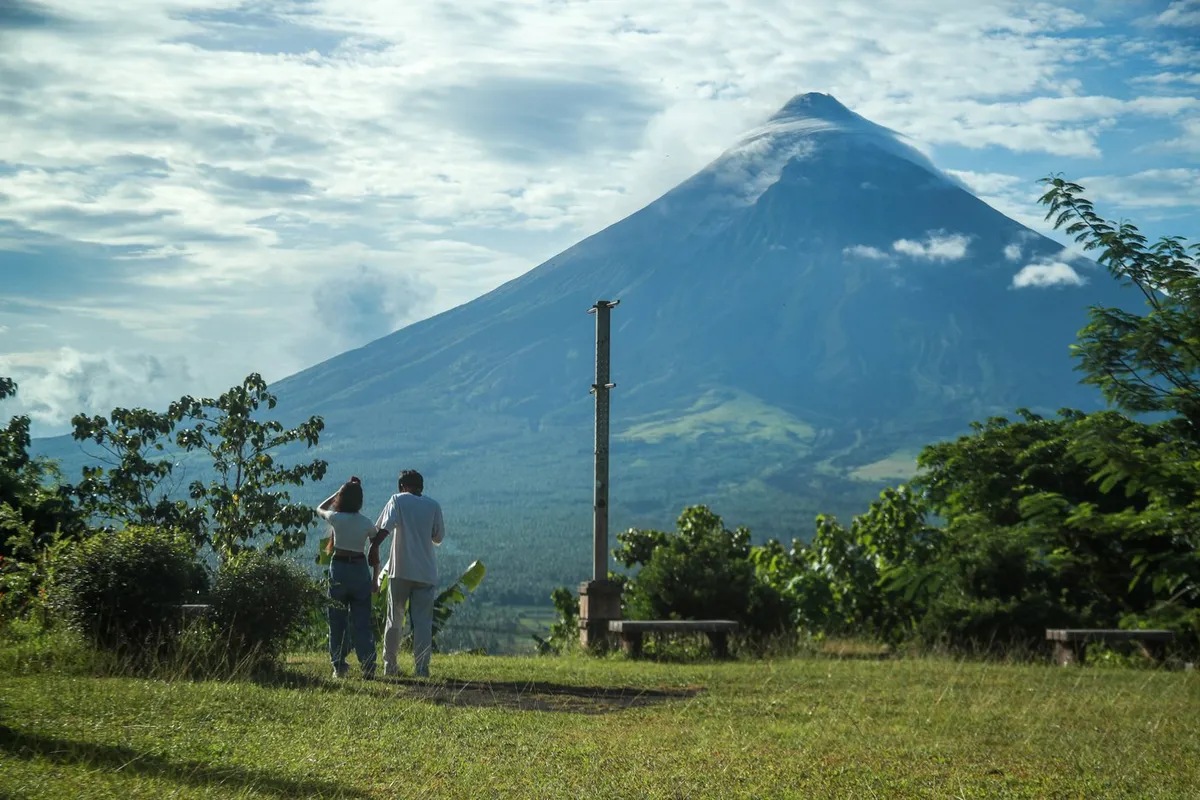 DOT warns public anew vs unauthorized Mayon climb | ABS-CBN News