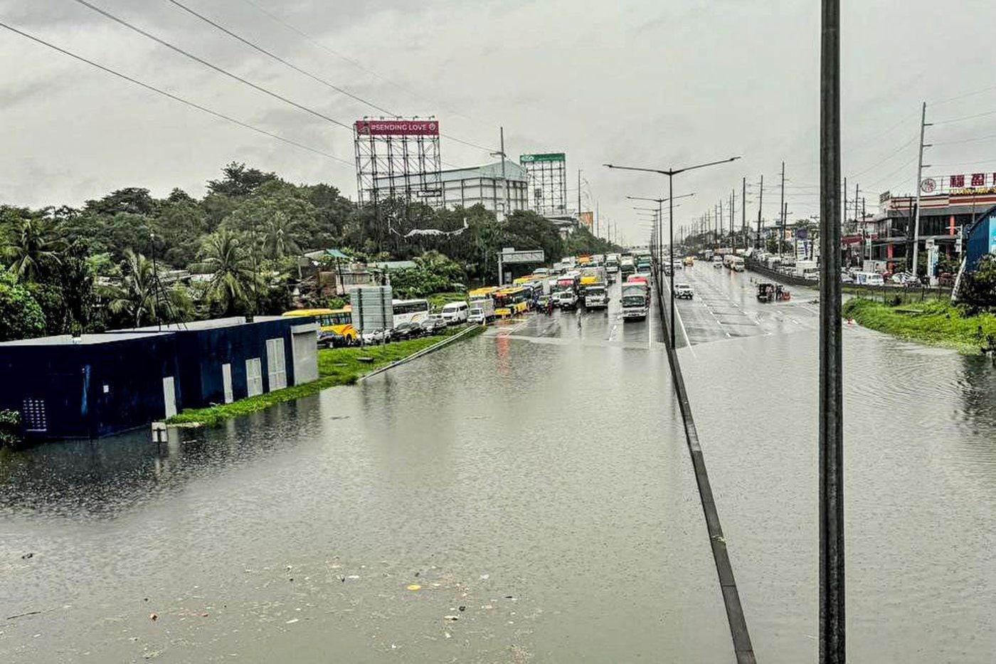 PHOTO: Habagat flood brings NLEX traffic to standstill | ABS-CBN News
