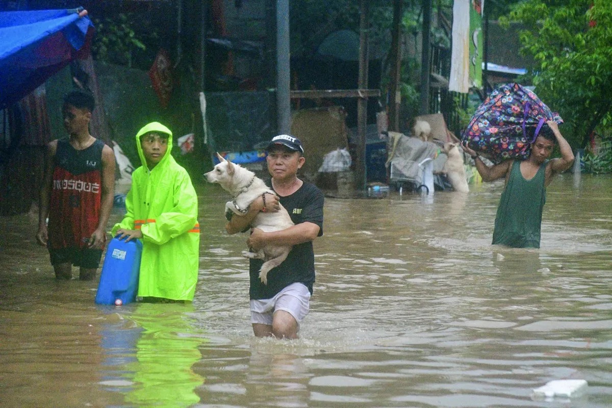 Streets turn into rivers as Typhoon Carina hits Philippines | ABS-CBN News