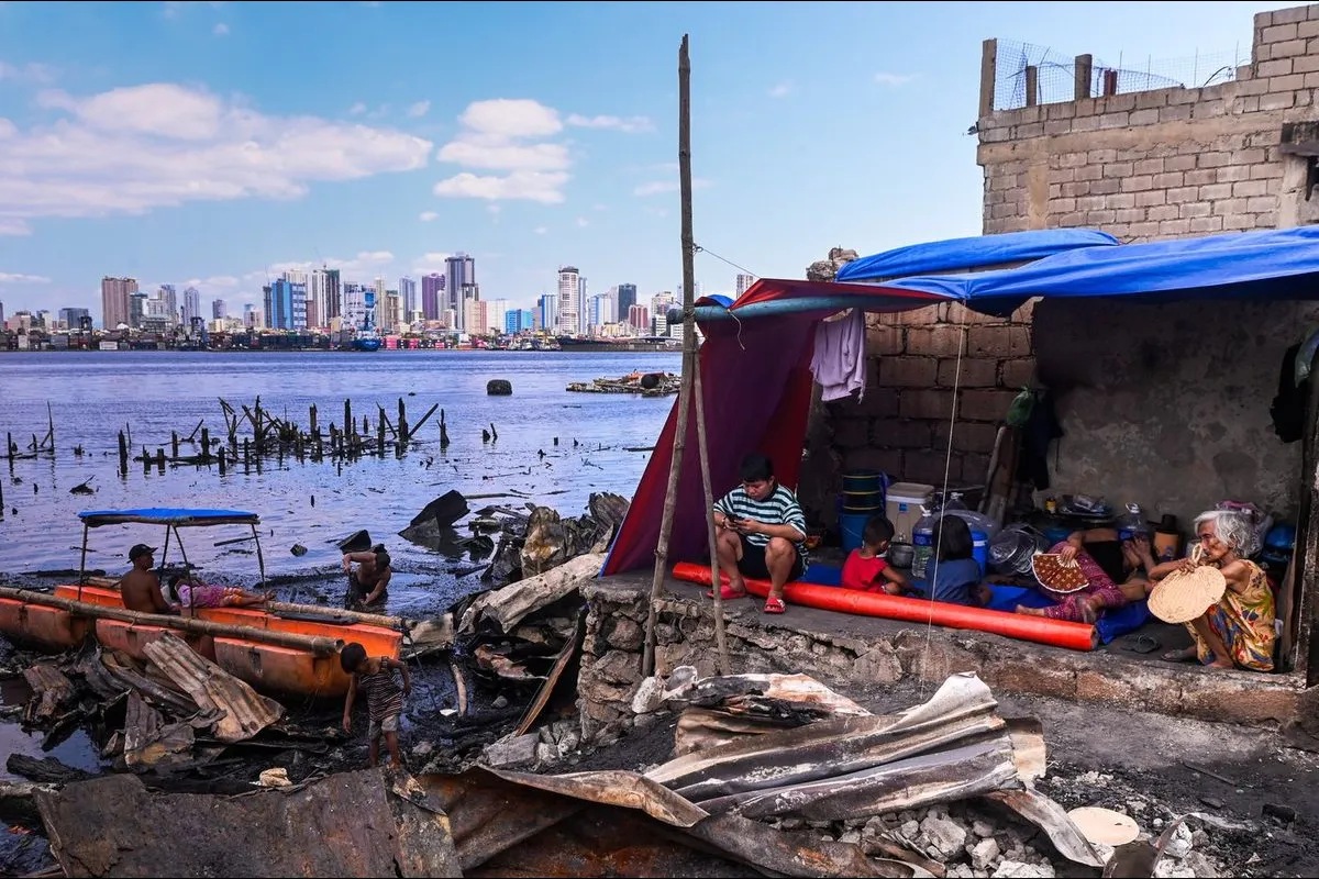 46 percent of Filipino families feel poor: SWS | ABS-CBN News