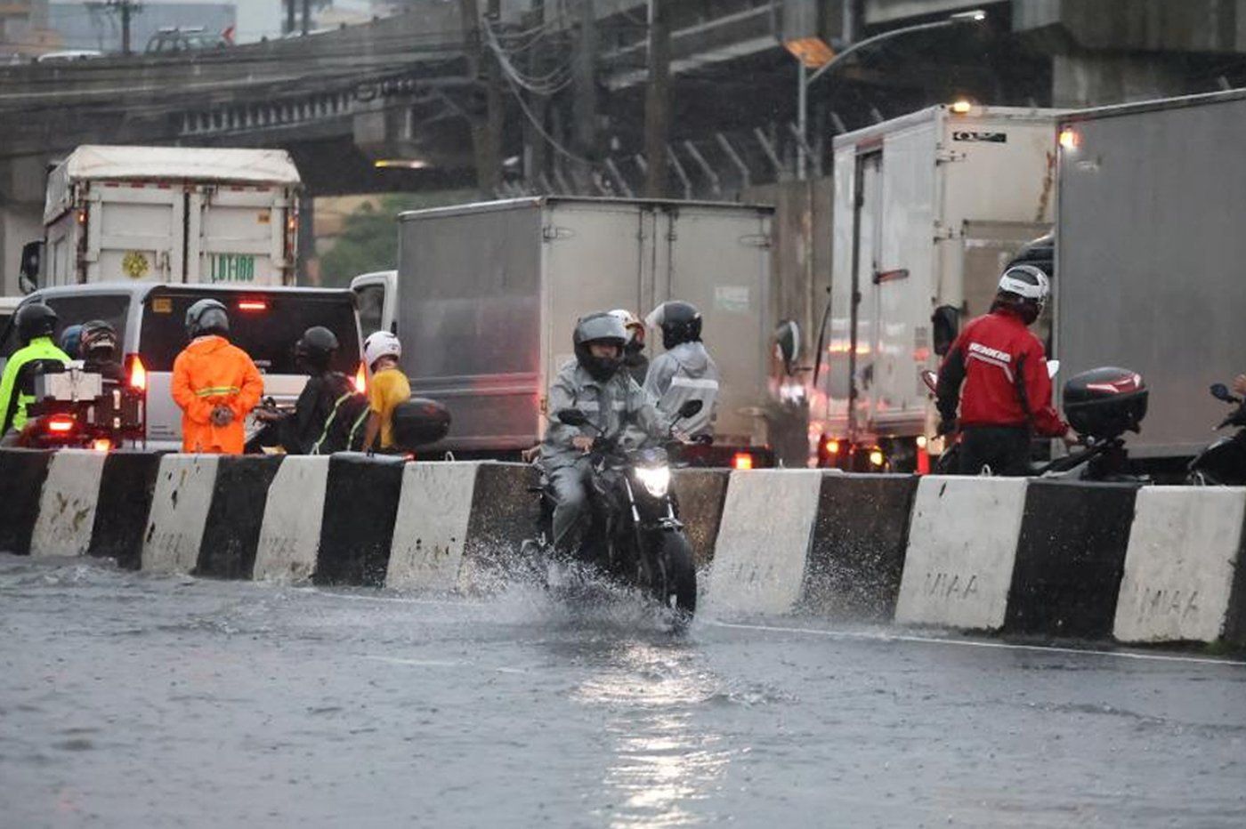 Senate, House suspend work due to habagat, Carina | ABS-CBN News