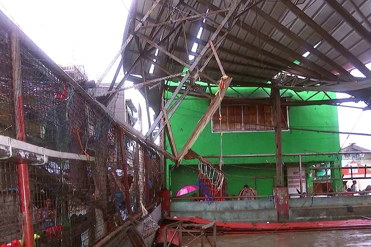 Collapsed covered court in Navotas off-limits due to damaged live wires ...