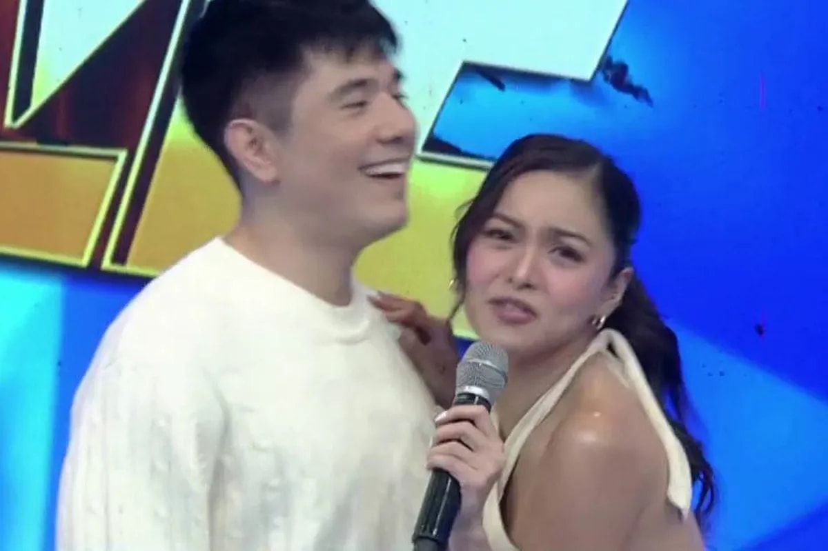 KimPau fans kinilig sa pagbisita ni Paulo Avelino sa 'It's Showtime ... KimPau fans kinilig sa pagbisita ni Paulo Avelino sa 'It's Showtime ...