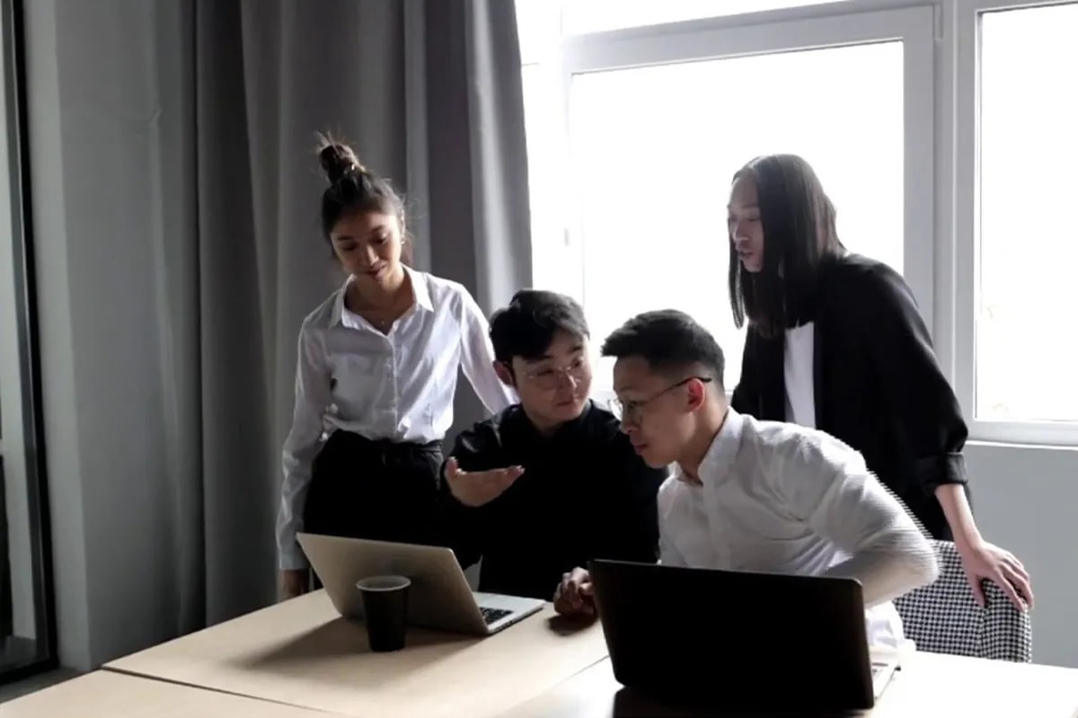 Fancy job title but low-level work and pay? Recruitment expert warns ...