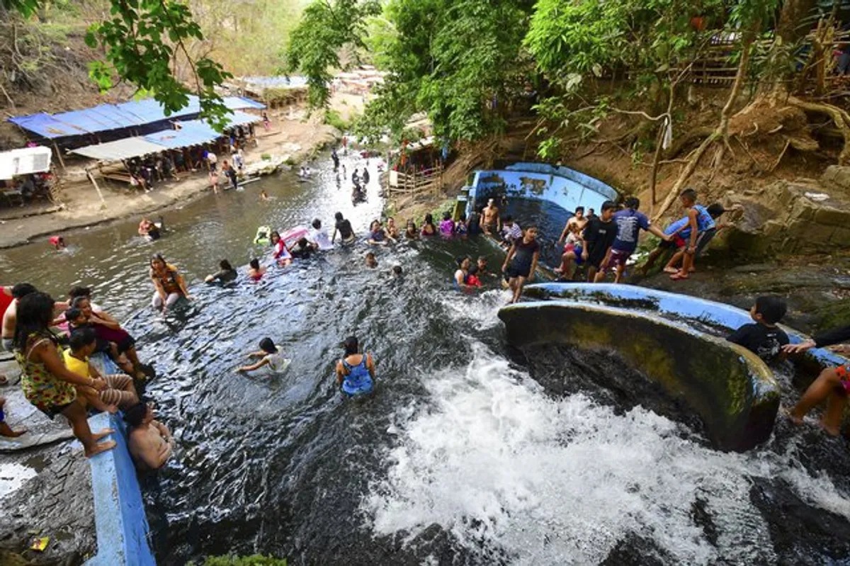 No pool no problem; creek cools off visitors amid El Nino | ABS-CBN News