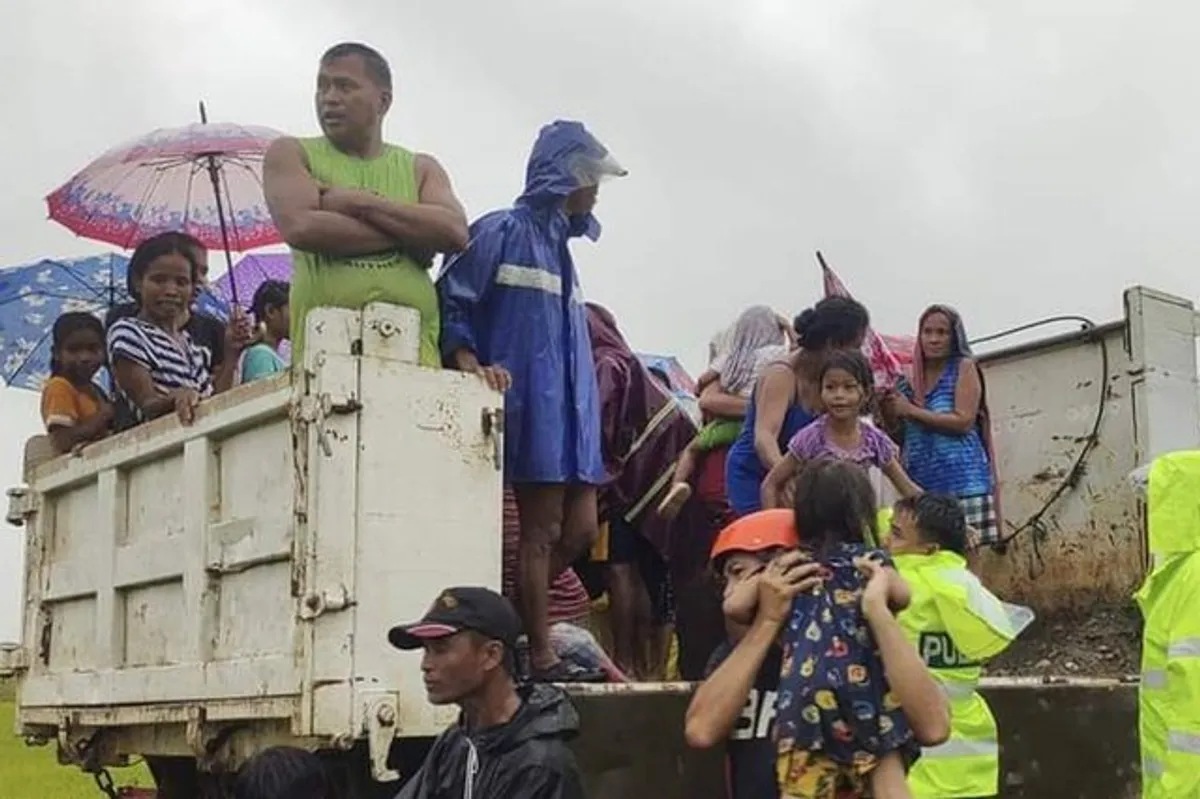 Mahigit 200 katao, inilikas sa baha sa San Jose, Occidental Mindoro ...