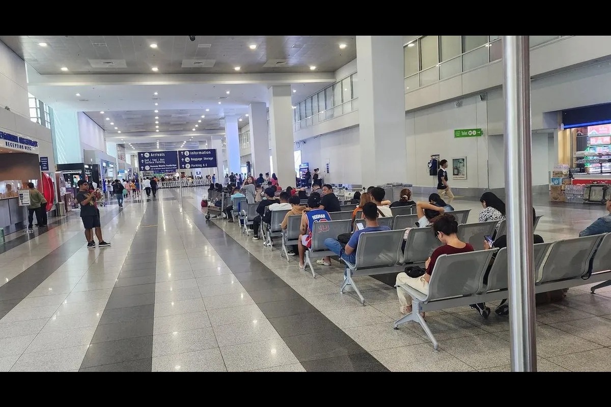 Airport porter nagsauli ng napulot na P400,000 | ABS-CBN News Airport porter nagsauli ng napulot na P400,000 | ABS-CBN News