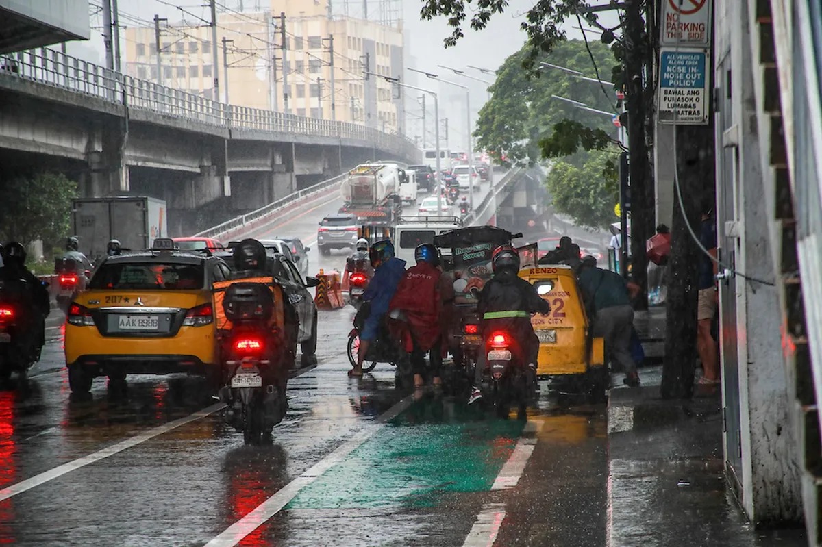 Pagbabalik ng exclusive motorcycle lane sa EDSA pinag-aaralan | ABS-CBN ...