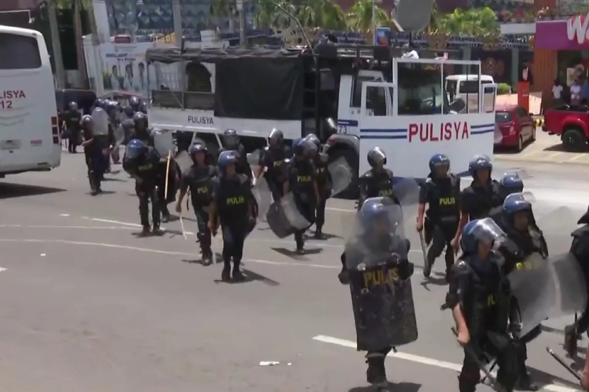 Dagdag-puwersa ng PNP, dumating sa KOJC compound | ABS-CBN News
