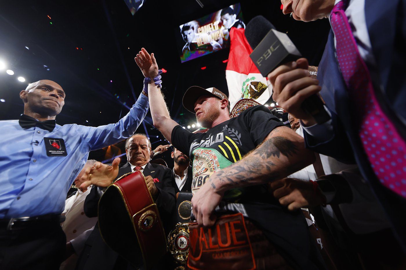 Boxing: 'Canelo' Alvarez pummels Berlanga to retain super middleweight ...