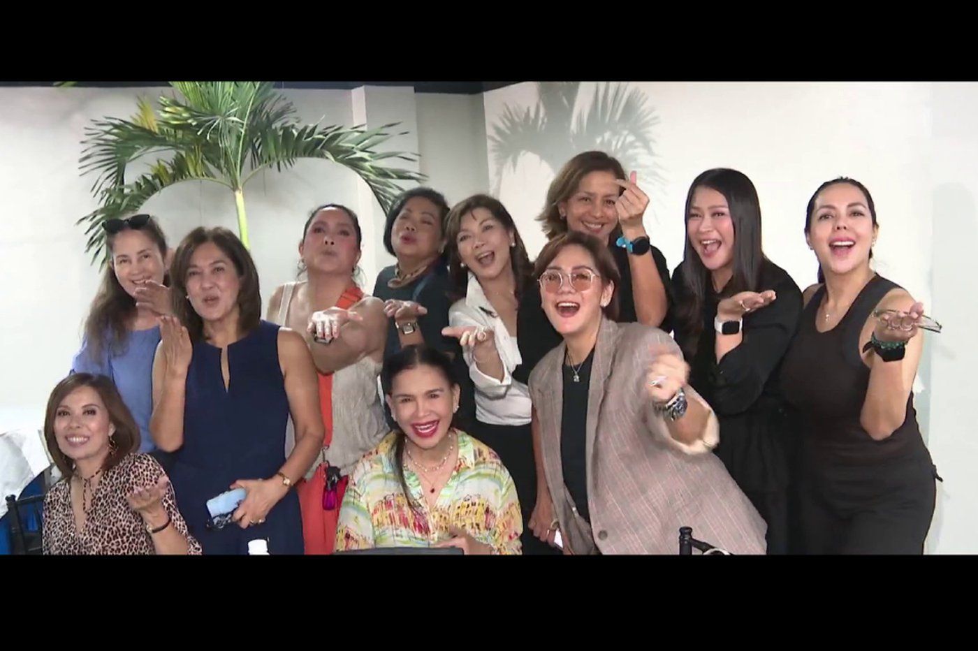 Past beauty queens rumampa sa red carpet ng Bb. Pilipinas | ABS-CBN ...