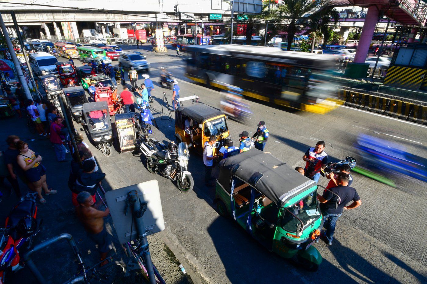 MMDA clears streets, tows multiple vehicles in Paranaque, Pasay | ABS ...