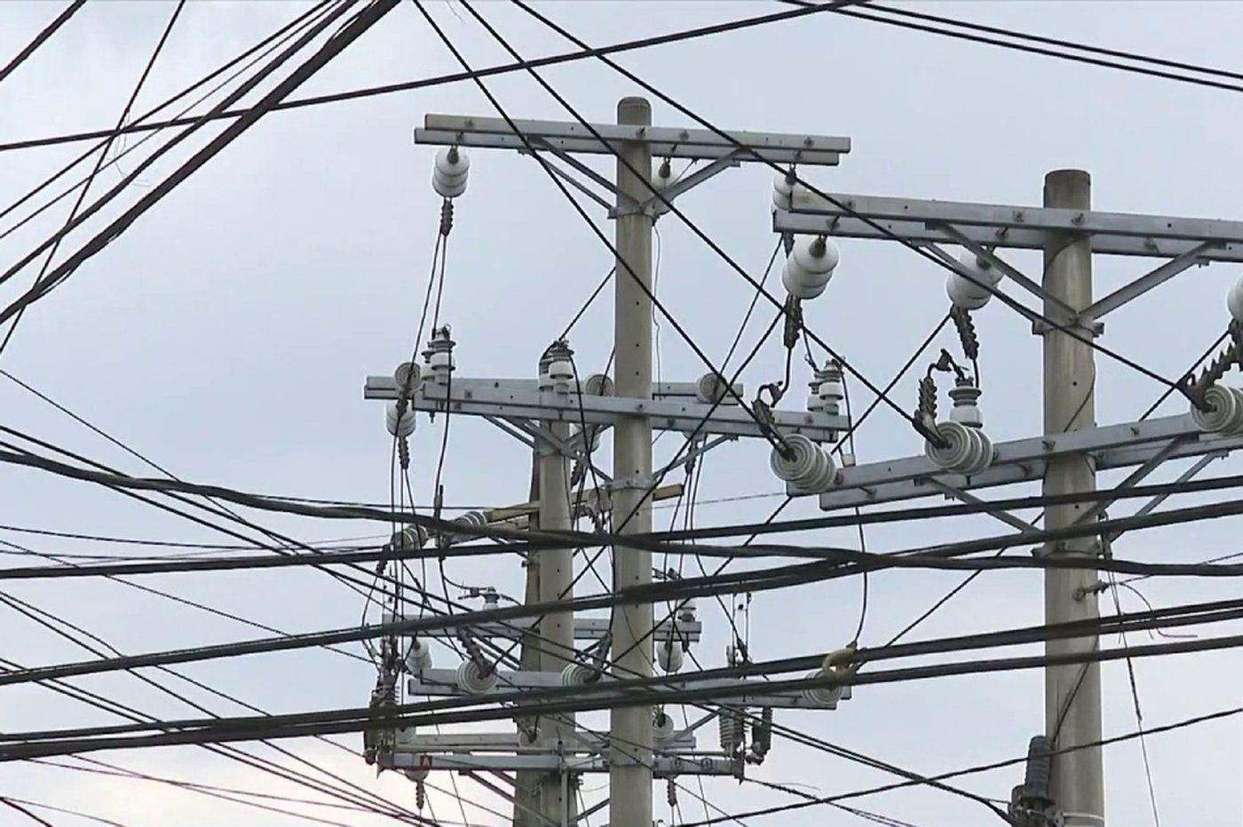 Red alert idineklara matapos bumagsak ang 19 planta sa Luzon power grid ...