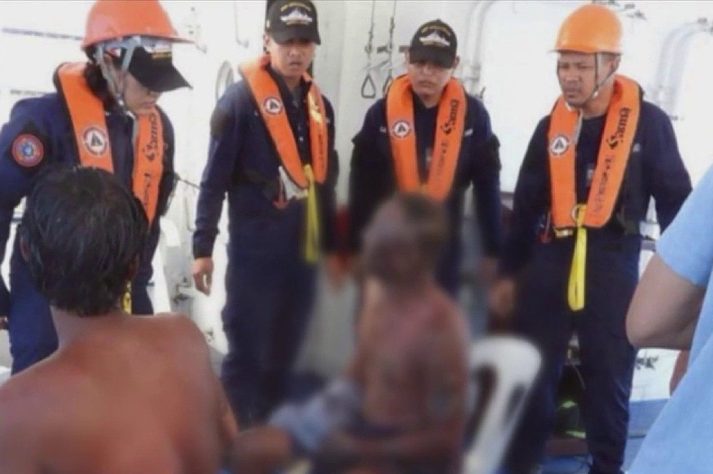 Barko ng PH Coast Guard na sasagip sa mga mangingisda, hinarang ng China | ABS-CBN News