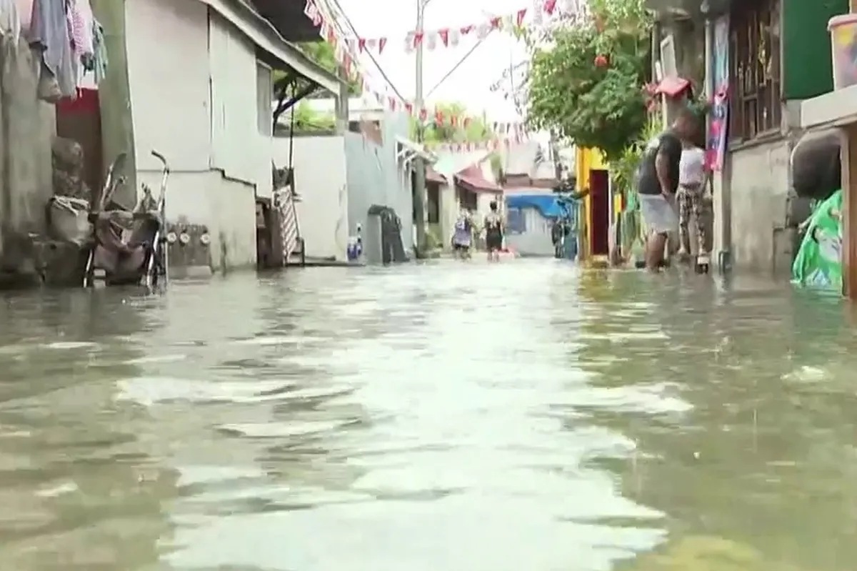 Ilang lugar sa Malabon, Navotas binaha | ABS-CBN News Ilang lugar sa Malabon, Navotas binaha | ABS-CBN News