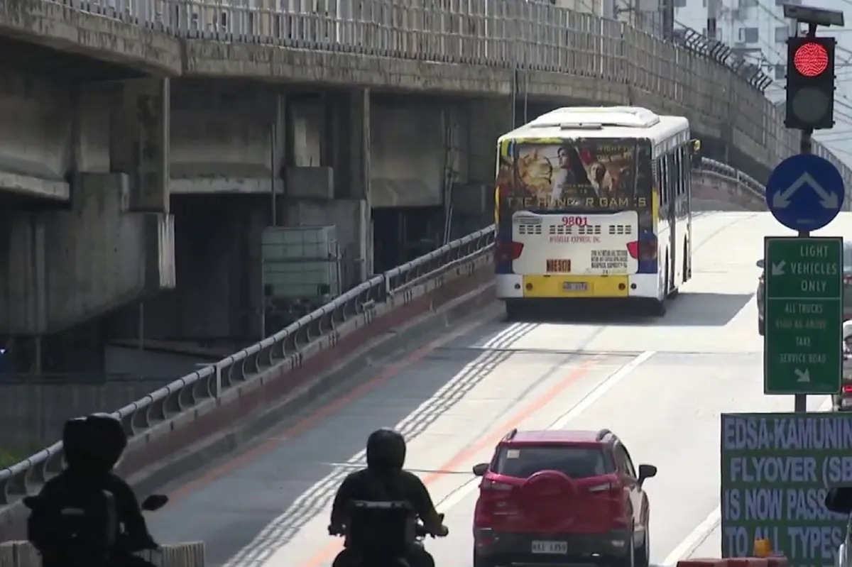 Southbound lane ng EDSA-Kamuning Flyover bukas na ulit | ABS-CBN News