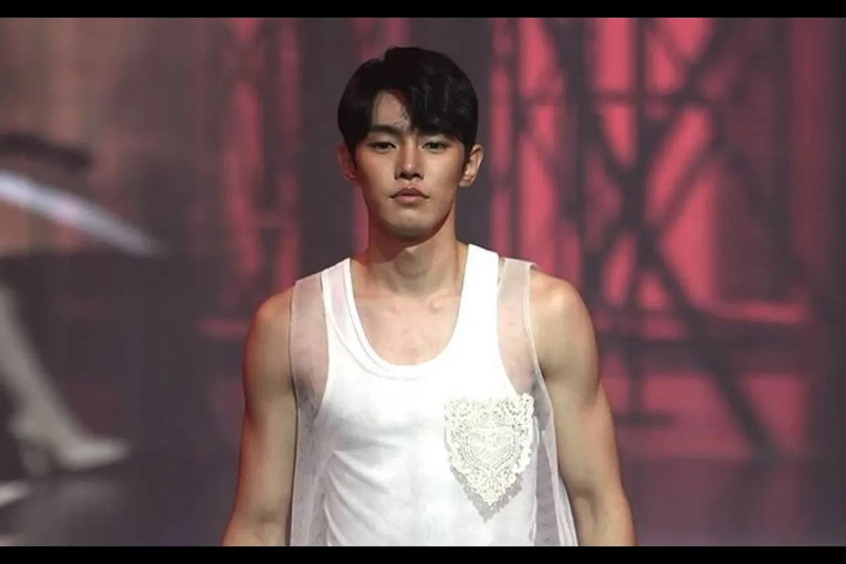 Kim Won Shik Models for BENCH Body at the BFW Holiday 2024 | ABS-CBN ...