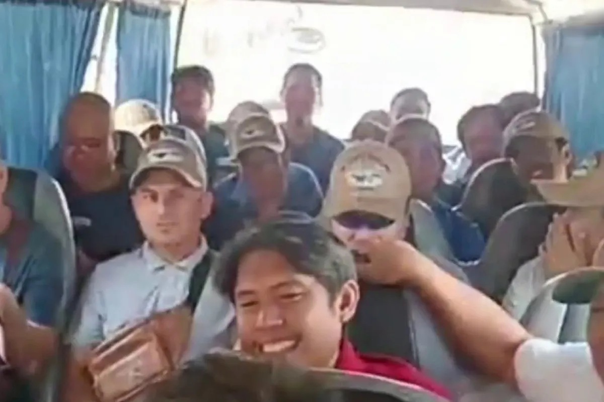 21 tripulanteng Pinoy ng MV Tutor nakauwi na sa PH | ABS-CBN News