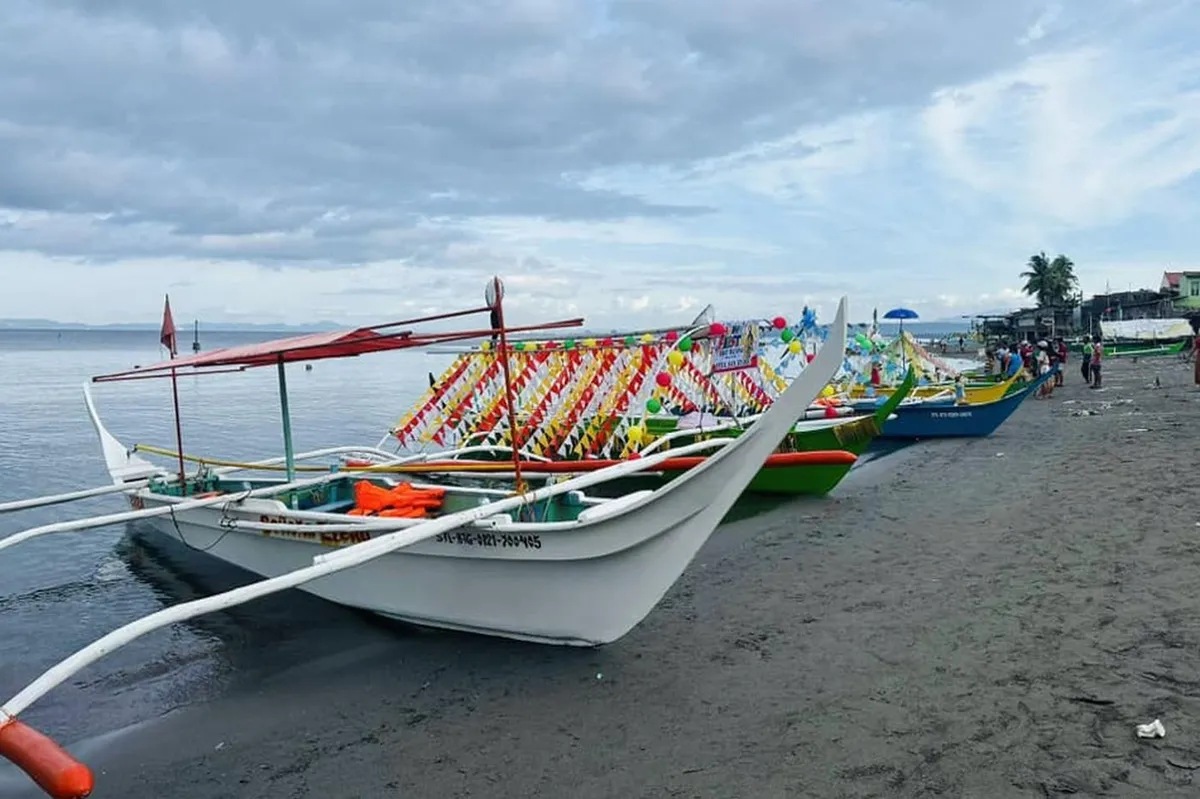 Isang barangay sa Batangas nagdaos ng paligsahan ng disenyo ng bangka ...