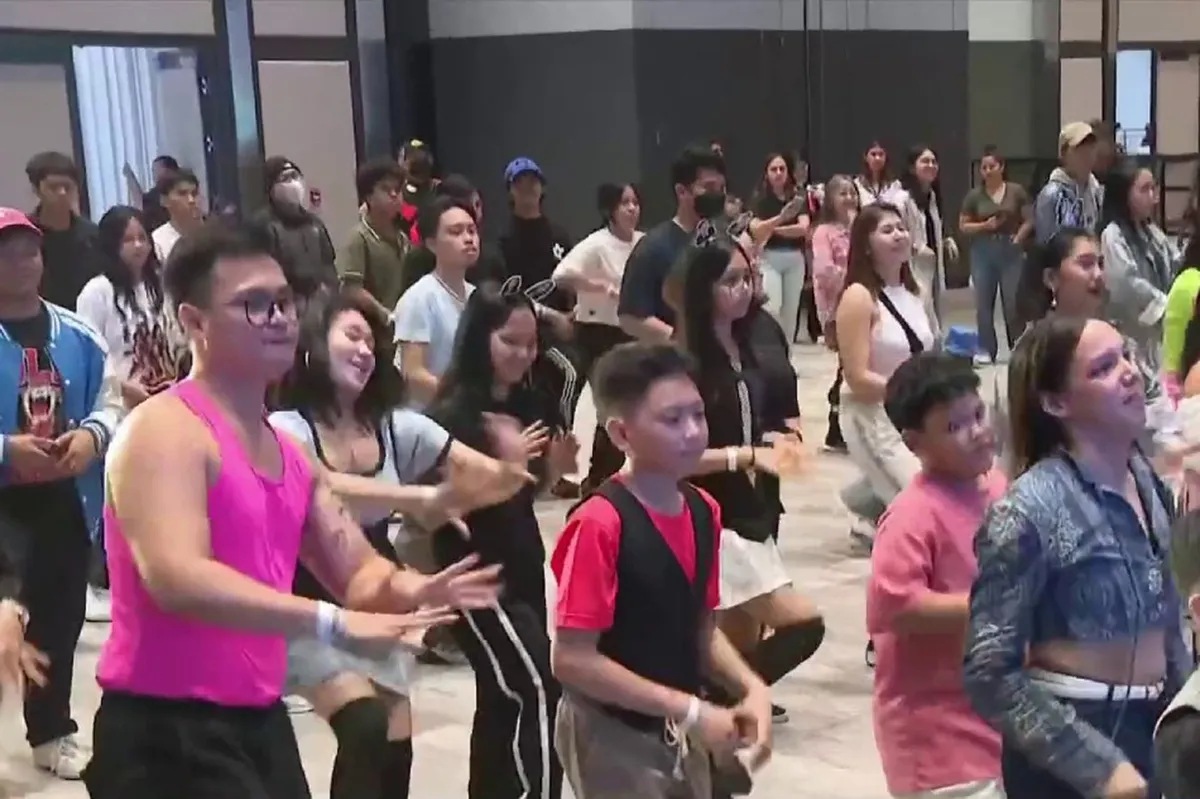 BINI Day dinagsa ng fans | ABS-CBN Entertainment