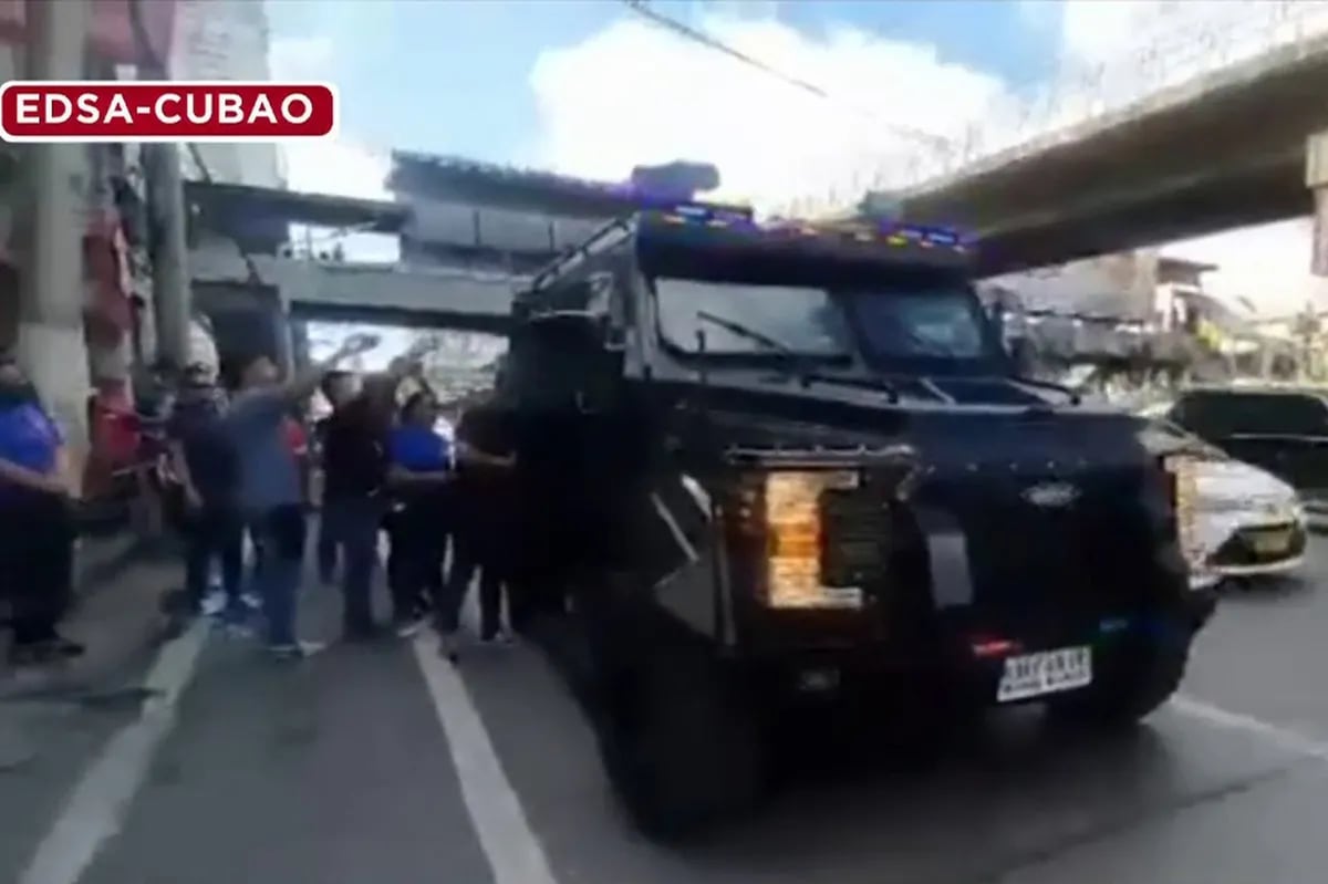 Convoy ni Chavit Singson dumaan sa MMDA busway, natiketan | ABS-CBN News Convoy ni Chavit Singson dumaan sa MMDA busway, natiketan | ABS-CBN News