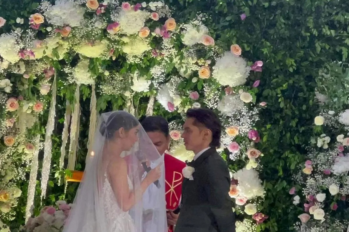 Carlo Aquino, Charlie Dizon ikinasal na | ABS-CBN Entertainment