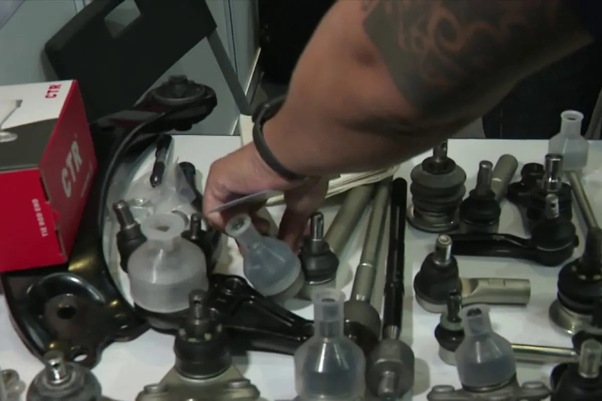 Chinese company nagbebenta umano ng pekeng spare parts sa car exhibit | ABS-CBN News