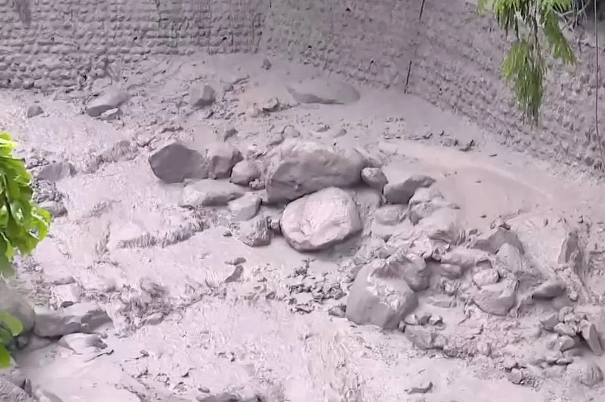 Ilang taga-La Castellana pwersahang pinalikas dahil sa mudflow | ABS-CBN News