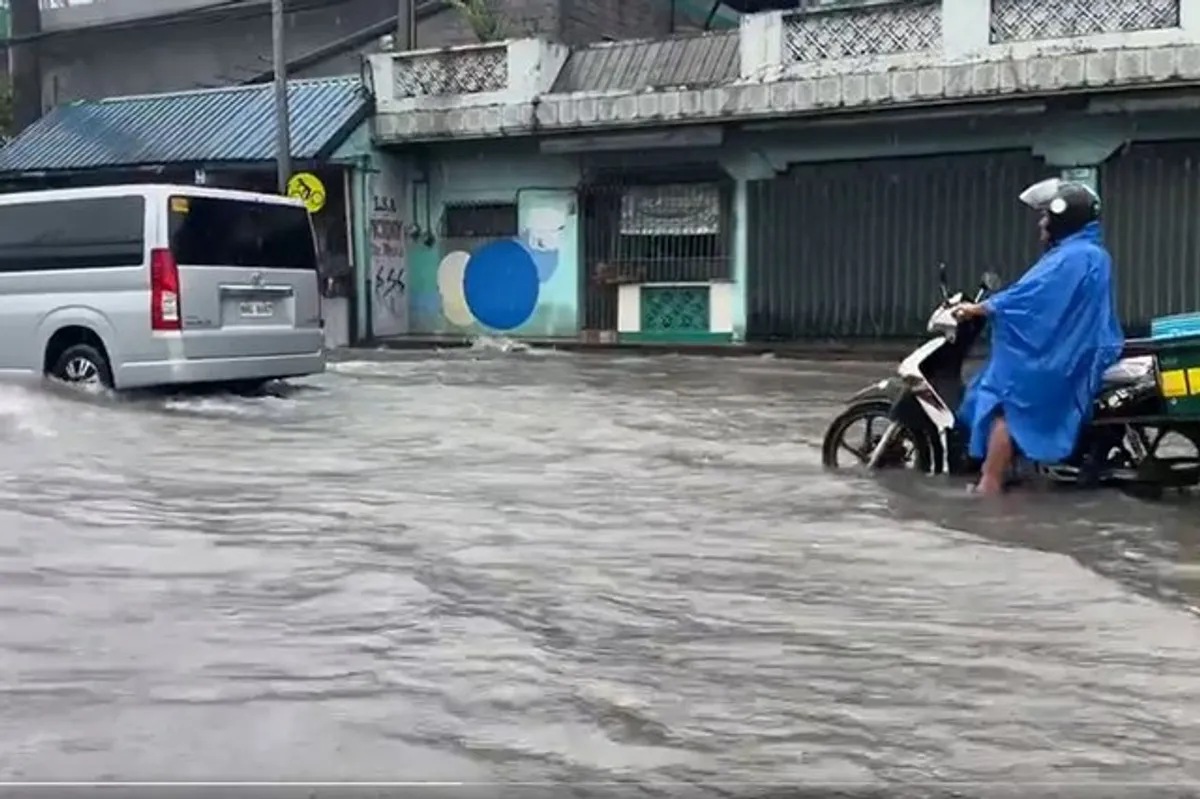 Flood reaches homes in Valenzuela City | ABS-CBN News
