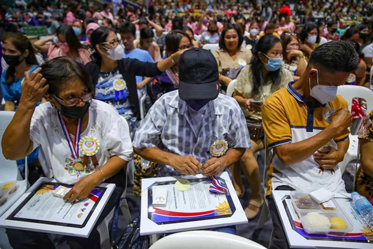 DSWD, SSS ink deal to give 4Ps beneficiaries access to pension fund ...