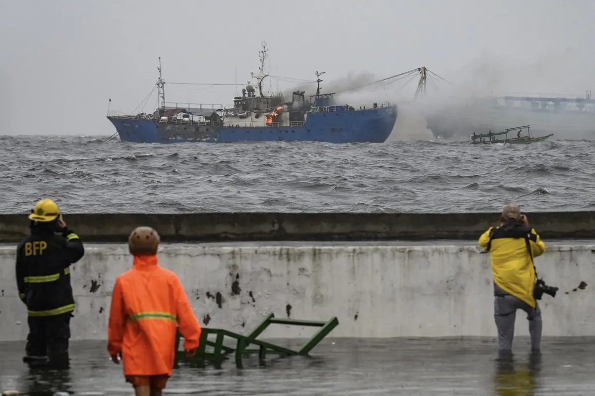 PHOTO: Ship catches fire after allision in Navotas anchorage area | ABS ...