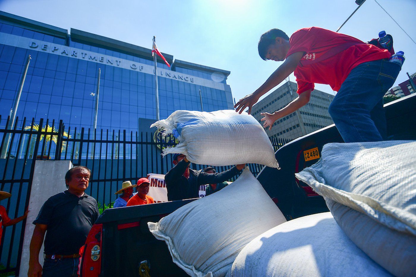 Farmers' groups question Marcos rice tariff cut policy before Supreme ...