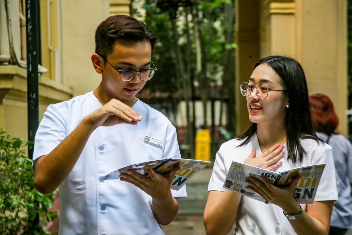 PHOTO: Med students practice FSL with MediSIGN | ABS-CBN News