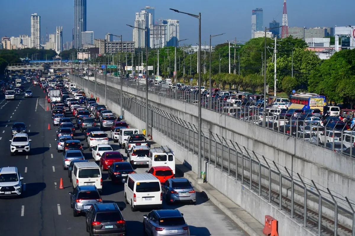 10-lane traffic on Commonwealth Avenue during Monday rush hour | ABS ...