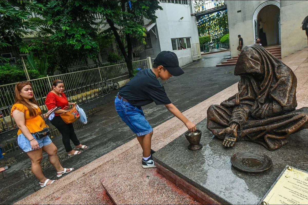 IN PHOTOS: Seeing Christ in the hungry and thirsty | ABS-CBN News