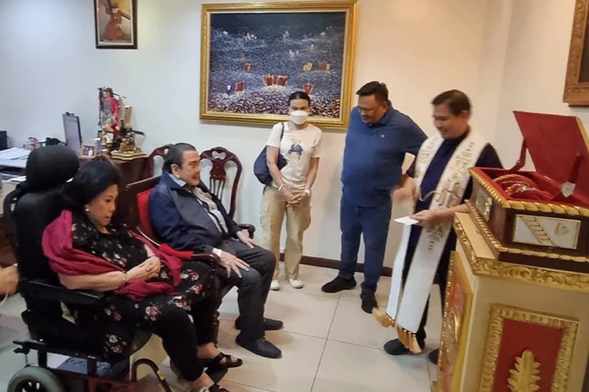 LOOK: Erap, Dra. Loi visit Quiapo Church for Visita Iglesia | ABS-CBN News