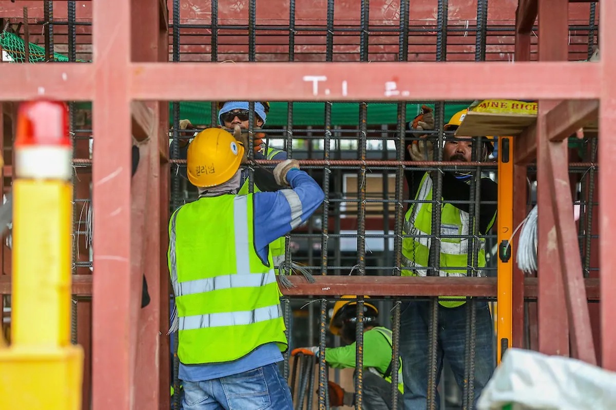 NCR workers to get P35 daily minimum wage hike | ABS-CBN News