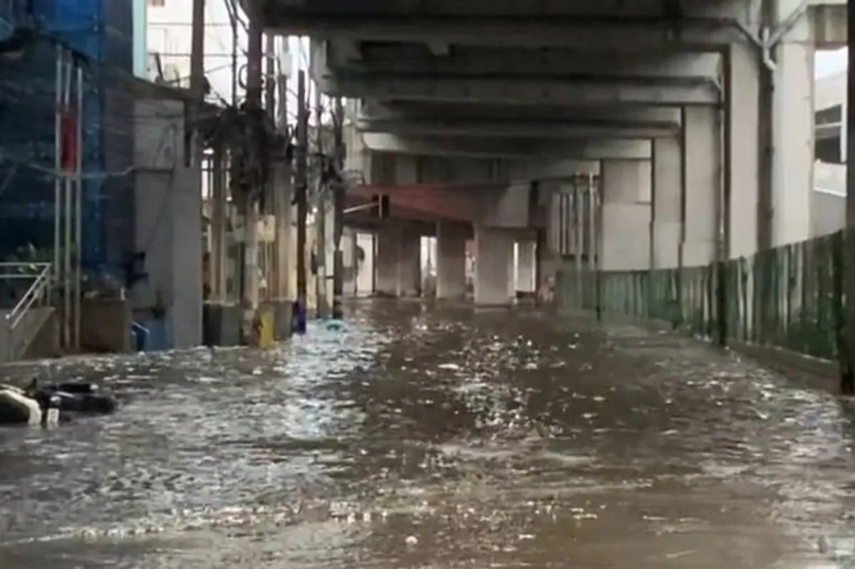Overnight rains cause floods in QC | ABS-CBN News