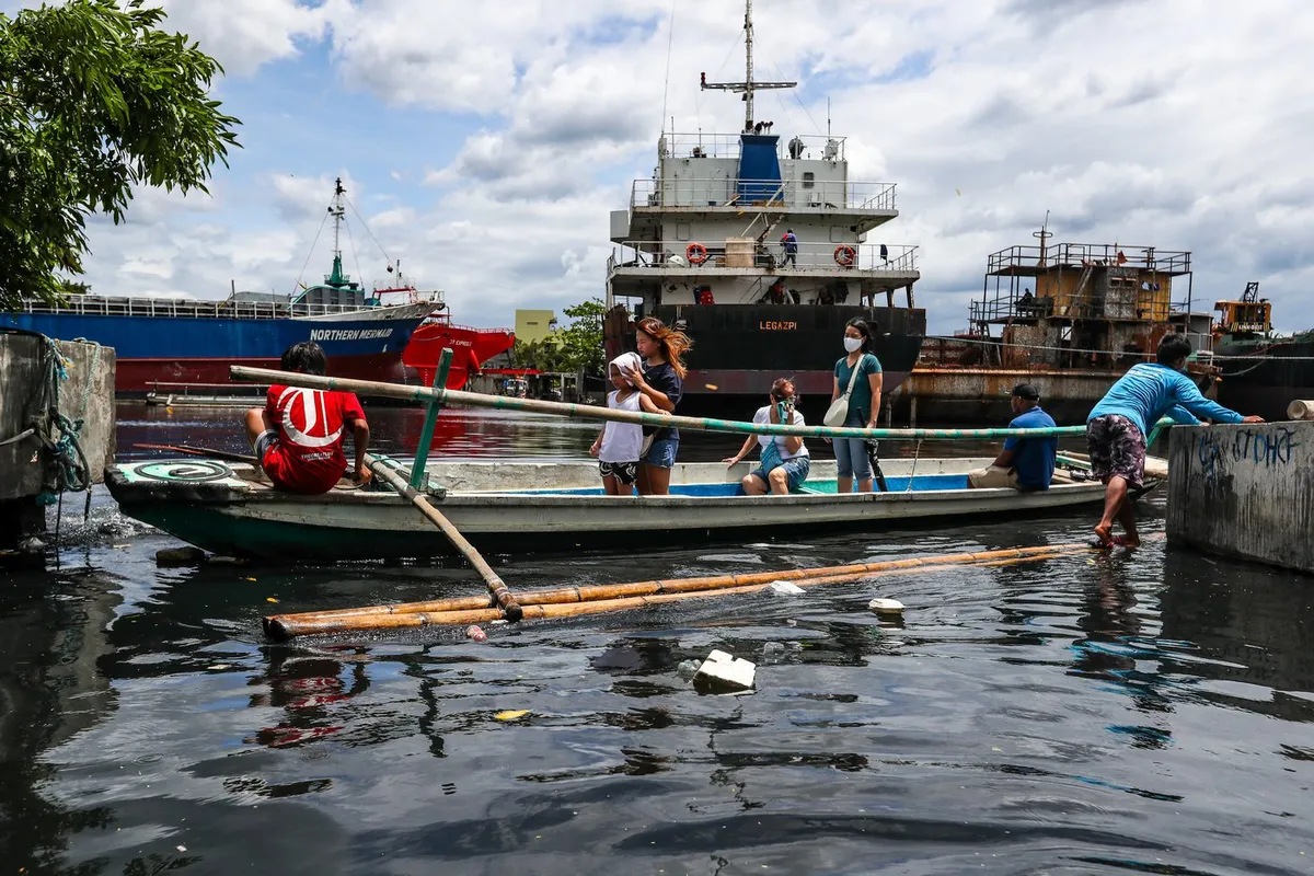 PHOTO: Crossing Navotas River | ABS-CBN News